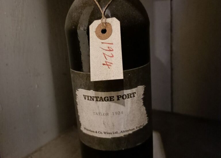 Port wine: How is it made? - Sure wine not