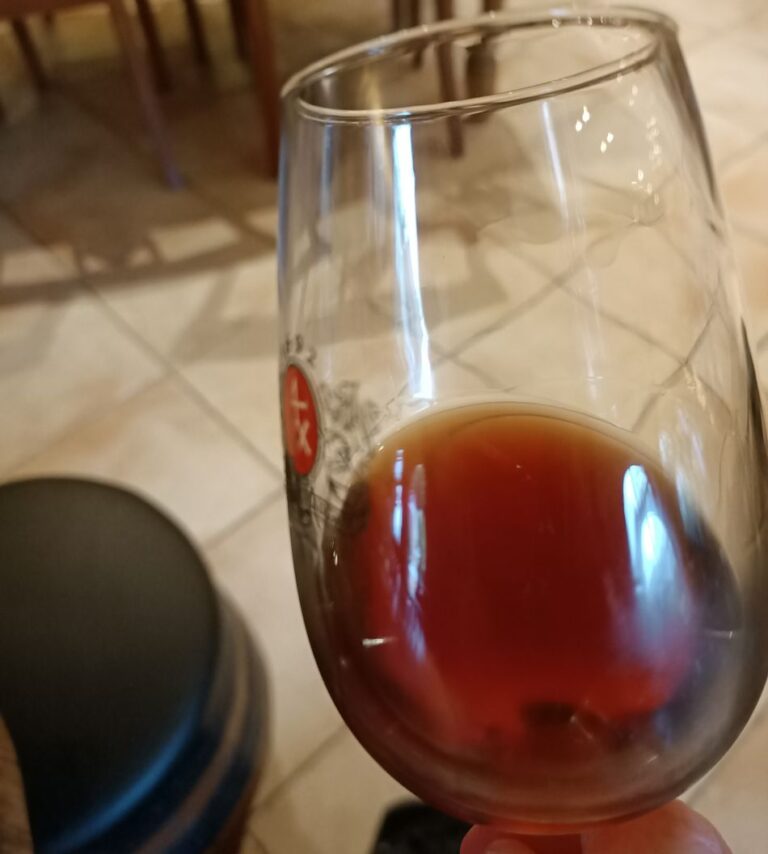 What color is Port wine? | red, white, rosé - Sure wine not